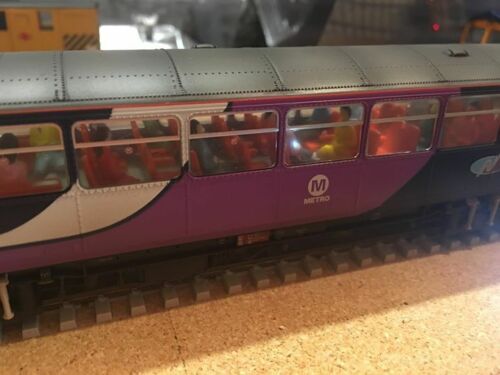 100x 1:100 Scale Sitting Figures/Passengers for inside OO/HO vehicles ...